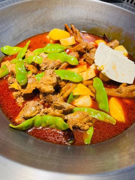 炖肉用什么锅最好_砂锅和铸铁锅哪个更适合-第2张图片-山城妙识 炖肉用什么锅最好_砂锅和铸铁锅哪个更适合-第2张图片-山城妙识