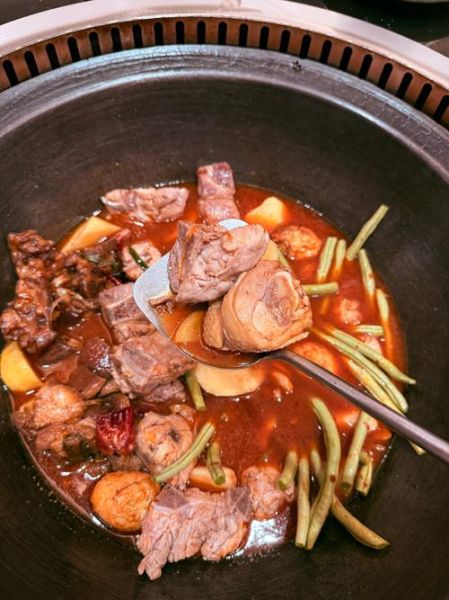 炖肉用什么锅最好_砂锅和铸铁锅哪个更适合-第1张图片-山城妙识 炖肉用什么锅最好_砂锅和铸铁锅哪个更适合-第1张图片-山城妙识