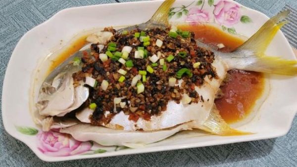 金鲳鱼怎么蒸好吃_金鲳鱼清蒸步骤-第3张图片-山城妙识