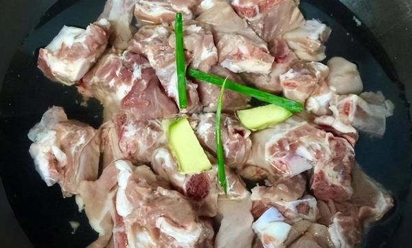 排骨焯水一般几分钟_焯水用冷水还是热水-第2张图片-山城妙识 排骨焯水一般几分钟_焯水用冷水还是热水-第2张图片-山城妙识