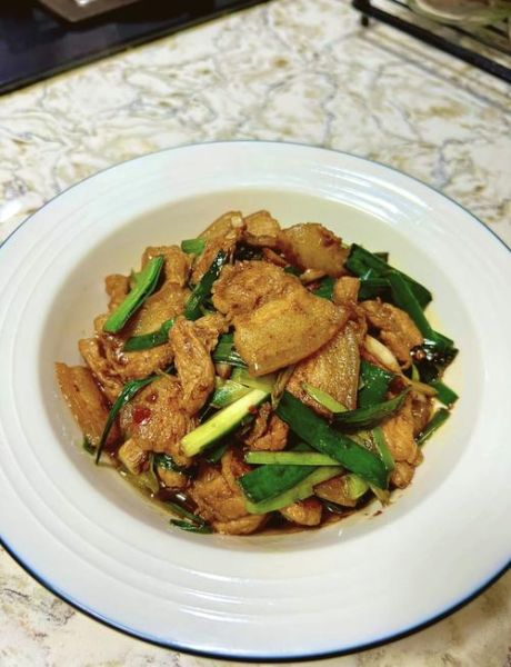 肉炒蒜苗怎么做_肉炒蒜苗先炒肉还是先炒蒜苗-第1张图片-山城妙识