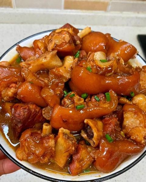 猪蹄怎么卤最好吃_卤猪蹄不腥不腻的秘诀-第1张图片-山城妙识