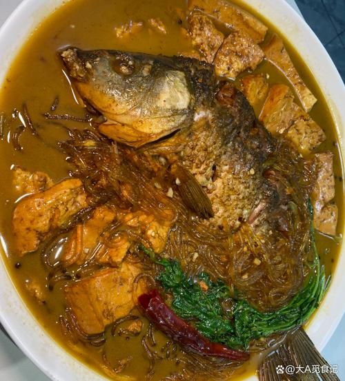 家常炖鲤鱼块怎么做_家常炖鲤鱼块去腥技巧-第1张图片-山城妙识