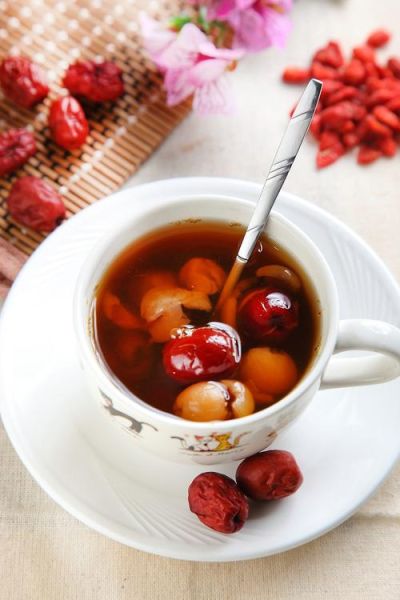 桂圆红枣枸杞茶怎么泡_桂圆红枣枸杞茶的功效与禁忌-第1张图片-山城妙识