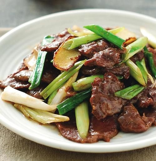 葱爆牛肉怎么做_家常葱爆牛肉做法-第1张图片-山城妙识