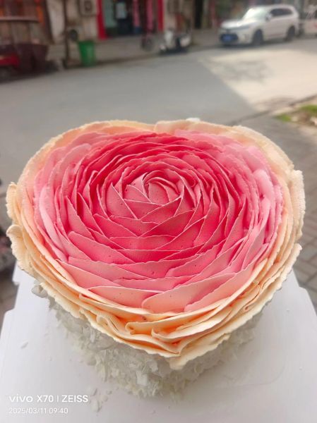 情人节玫瑰花蛋糕怎么做_玫瑰花蛋糕图片大全-第1张图片-山城妙识