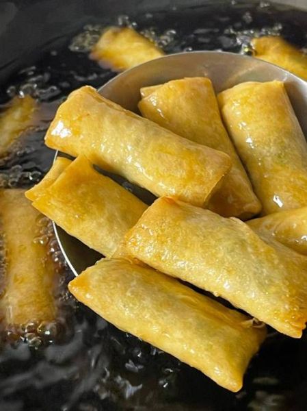 炸春卷油温多少合适_炸春卷怎么掌握火候-第1张图片-山城妙识
