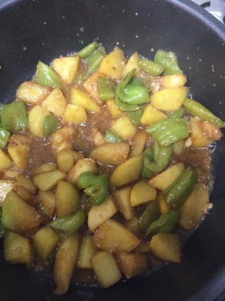 地三鲜怎么做好吃_茄子土豆青椒地三鲜做法-第2张图片-山城妙识