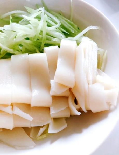 澄粉凉皮怎样做最劲道_澄粉凉皮为什么一蒸就裂-第3张图片-山城妙识