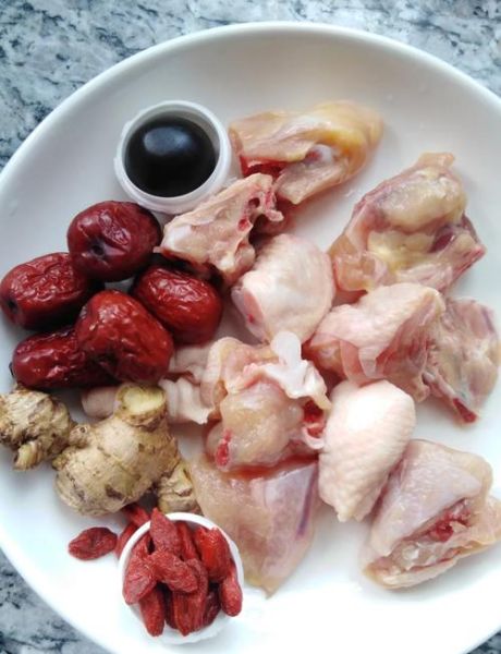 孕妇鸡汤怎么炖好喝又营养补血_孕妇补血鸡汤做法-第2张图片-山城妙识