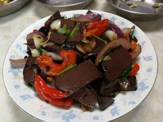 大葱炒猪血怎么做_大葱炒猪血的家常做法-第2张图片-山城妙识 大葱炒猪血怎么做_大葱炒猪血的家常做法-第2张图片-山城妙识