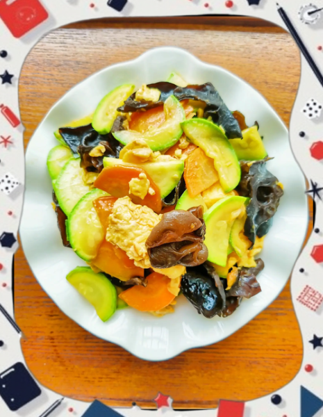 西葫芦木耳炒鸡蛋的做法_西葫芦木耳炒鸡蛋怎么炒好吃-第2张图片-山城妙识