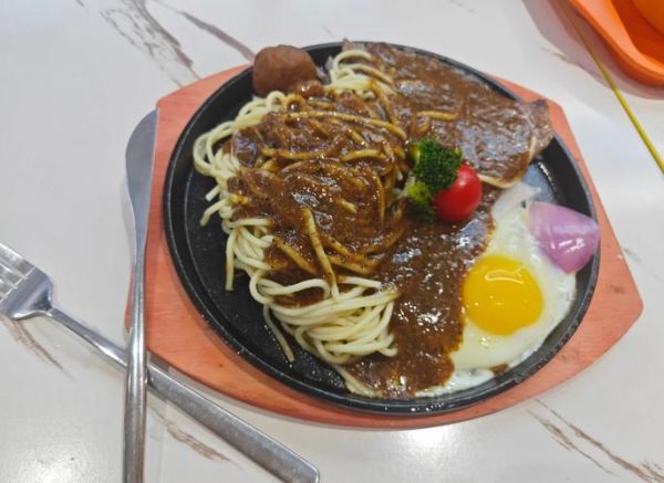 铁板牛排面怎么做_铁板牛排面热量高吗-第1张图片-山城妙识