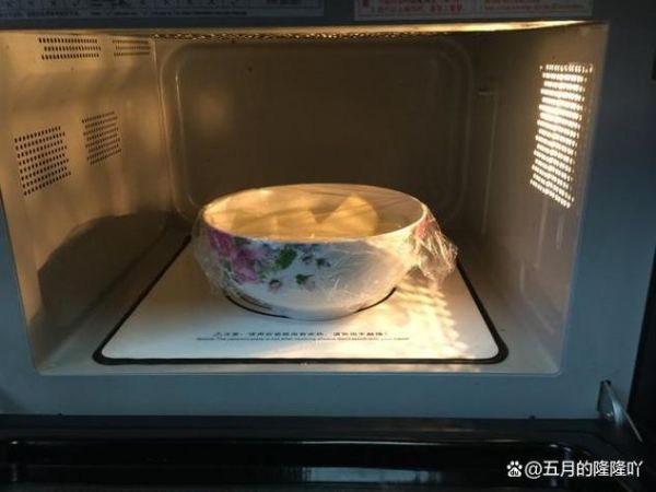 微波炉保鲜膜能加热吗_微波炉保鲜膜加热安全吗-第1张图片-山城妙识