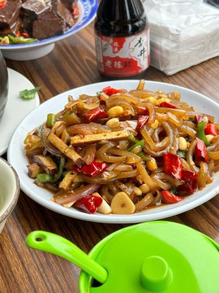 猪皮炒黄豆怎么做才好吃_猪皮炒黄豆的家常做法窍门-第3张图片-山城妙识