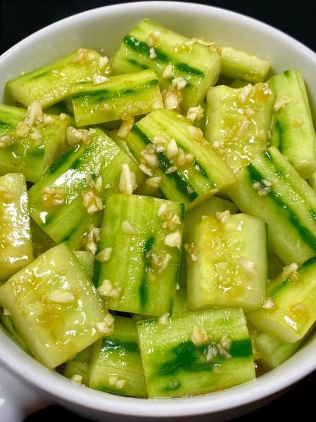蒜泥拌黄瓜怎么做_蒜泥拌黄瓜要不要焯水-第1张图片-山城妙识 蒜泥拌黄瓜怎么做_蒜泥拌黄瓜要不要焯水-第1张图片-山城妙识