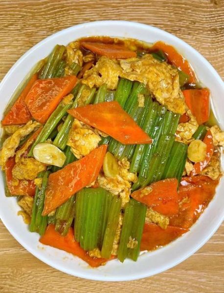 芹菜炒鸡蛋怎么做_芹菜炒鸡蛋的营养价值-第3张图片-山城妙识 芹菜炒鸡蛋怎么做_芹菜炒鸡蛋的营养价值-第3张图片-山城妙识