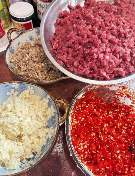 剁椒牛肉酱怎么做_剁椒牛肉酱配方比例-第2张图片-山城妙识 剁椒牛肉酱怎么做_剁椒牛肉酱配方比例-第2张图片-山城妙识