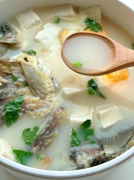 怎么炖鲫鱼汤最有营养_鲫鱼汤怎么炖不腥-第3张图片-山城妙识