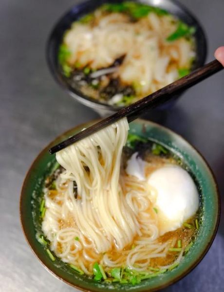 荷包蛋面怎么煮好吃又简单_荷包蛋面几分钟能熟-第1张图片-山城妙识