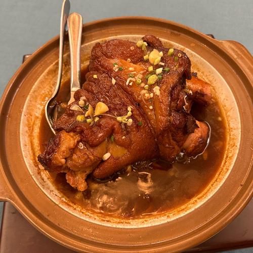 砂锅炖肘子怎么做_砂锅炖肘子需要焯水吗-第3张图片-山城妙识