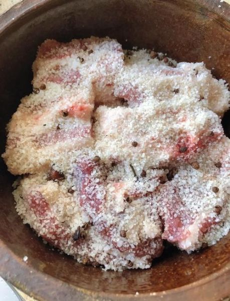 腌肉10斤肉放多少盐合适_腌肉盐比例怎么掌握-第2张图片-山城妙识