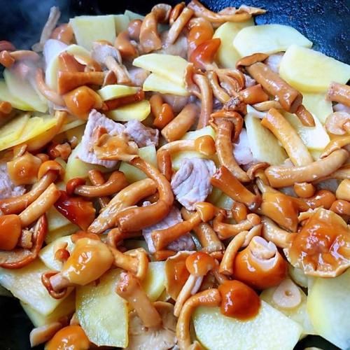 滑子蘑炒土豆片怎么做_滑子蘑炒土豆片用焯水吗-第2张图片-山城妙识