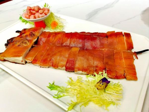 烤乳猪是哪个菜系_烤乳猪属于什么菜系-第1张图片-山城妙识