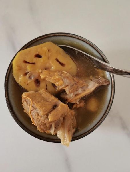 煲莲藕排骨汤放什么料_莲藕排骨汤要放哪些配料-第2张图片-山城妙识