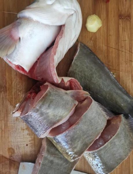 鲶鱼炖茄子怎么做_鲶鱼炖茄子需要炖多久-第3张图片-山城妙识