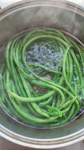 晒干豆角怎么做_晒豆角要不要焯水-第2张图片-山城妙识