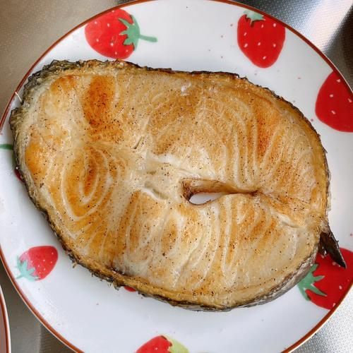 银鳕鱼怎么煎才不腥_香煎银鳕鱼做法-第1张图片-山城妙识