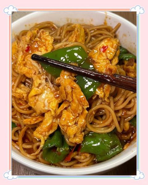 青椒鸡蛋炒面怎么做_家常炒面技巧-第3张图片-山城妙识 青椒鸡蛋炒面怎么做_家常炒面技巧-第3张图片-山城妙识