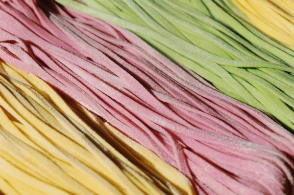 彩色面条怎么煮_彩色面条煮多久才熟-第1张图片-山城妙识