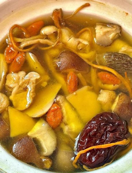 秋天炖鸡汤配什么食材好_秋天炖鸡汤放什么食材最滋补-第1张图片-山城妙识 秋天炖鸡汤配什么食材好_秋天炖鸡汤放什么食材最滋补-第1张图片-山城妙识