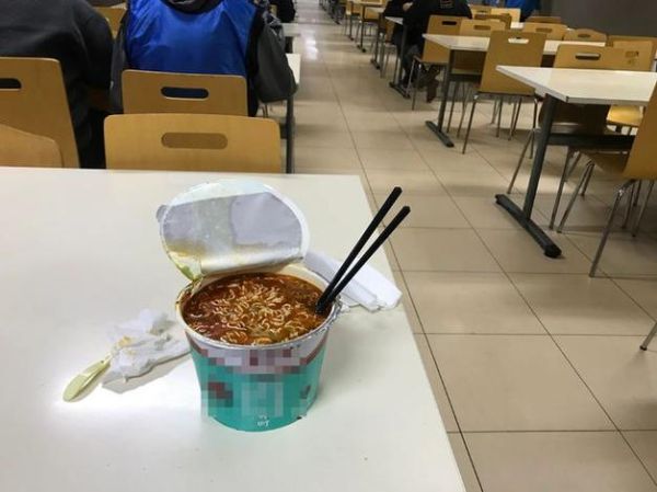 吃一个月泡面会死人吗_泡面连续吃30天危害-第1张图片-山城妙识