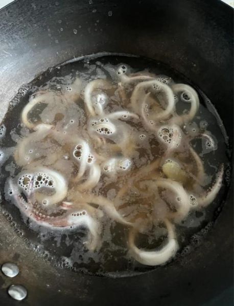 油炸鱿鱼圈怎么做_油炸鱿鱼圈怎么炸才酥脆-第3张图片-山城妙识 油炸鱿鱼圈怎么做_油炸鱿鱼圈怎么炸才酥脆-第3张图片-山城妙识