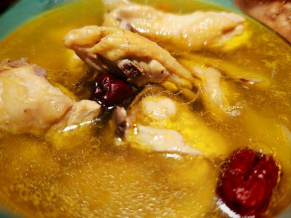 家常鸡汤怎么炖好喝_鸡汤去腥的5个技巧-第3张图片-山城妙识
