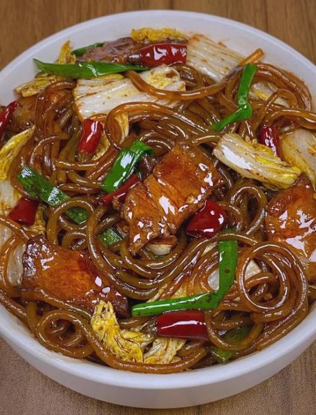 白菜猪肉炖粉条怎么做_白菜猪肉炖粉条的家常做法-第3张图片-山城妙识