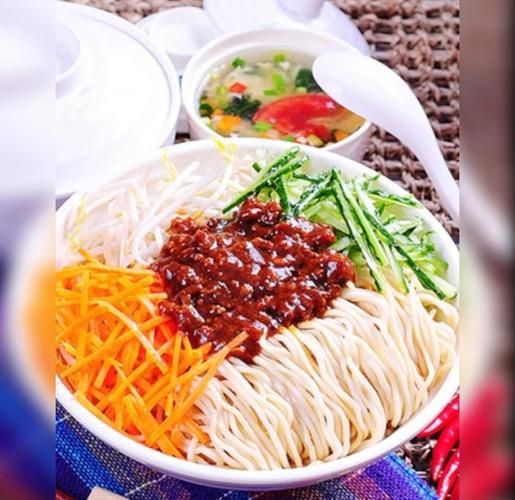 北京炸酱面配菜有哪些_正宗八样怎么选-第2张图片-山城妙识