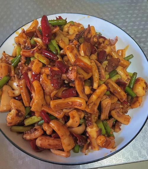 家庭炒鱿鱼怎么做好吃_家常炒鱿鱼简单做法-第1张图片-山城妙识