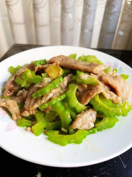 苦瓜炒肉的功效与作用_苦瓜炒肉适合什么人吃-第1张图片-山城妙识 苦瓜炒肉的功效与作用_苦瓜炒肉适合什么人吃-第1张图片-山城妙识