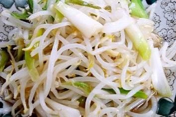 豆芽炒蒜苗怎么做_家常做法步骤详解-第2张图片-山城妙识