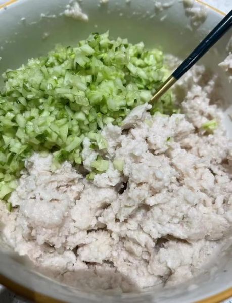 鲅鱼饺子馅怎么调不腥_鲅鱼饺子馅的做法大全图解窍门-第1张图片-山城妙识 鲅鱼饺子馅怎么调不腥_鲅鱼饺子馅的做法大全图解窍门-第1张图片-山城妙识