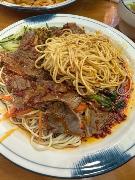 凉拌牛肉面怎么做_凉拌牛肉面热量高吗-第1张图片-山城妙识