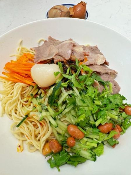 凉拌牛肉面怎么做_凉拌牛肉面热量高吗-第3张图片-山城妙识