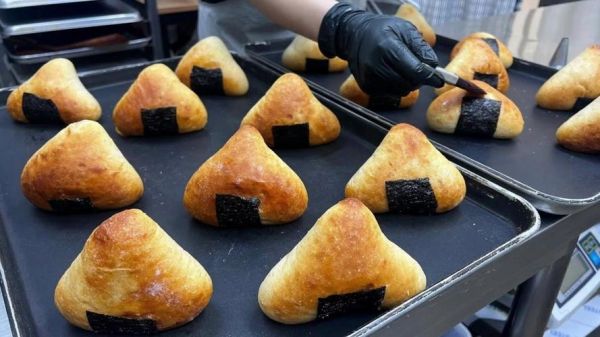 三角紫菜包饭怎么做_三角紫菜包饭需要哪些材料-第3张图片-山城妙识