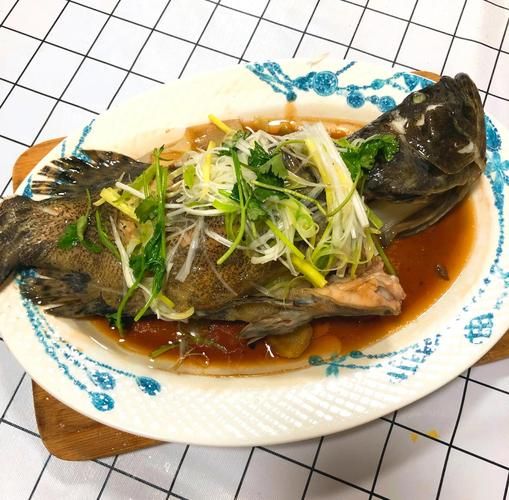 清蒸石斑鱼怎么做_清蒸石斑鱼蒸几分钟-第3张图片-山城妙识