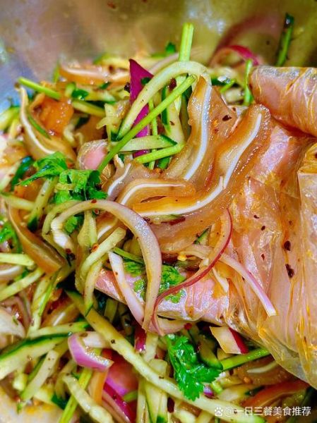 猪耳朵怎么凉拌好吃_猪耳朵凉拌做法大全-第3张图片-山城妙识