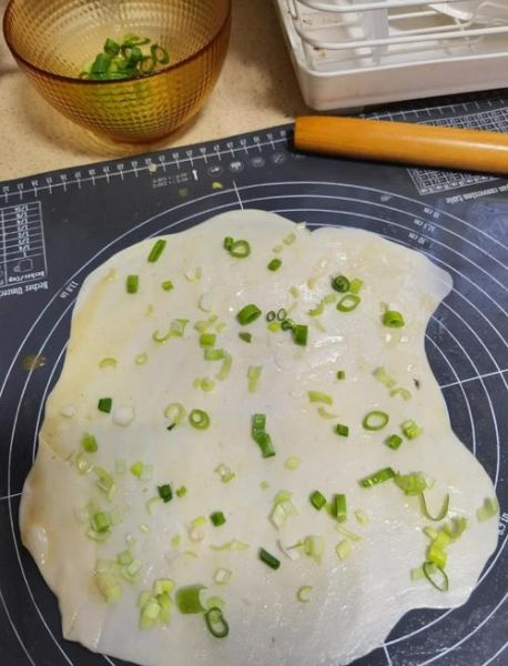 葱油饼怎么做_葱油饼的面怎么和-第1张图片-山城妙识